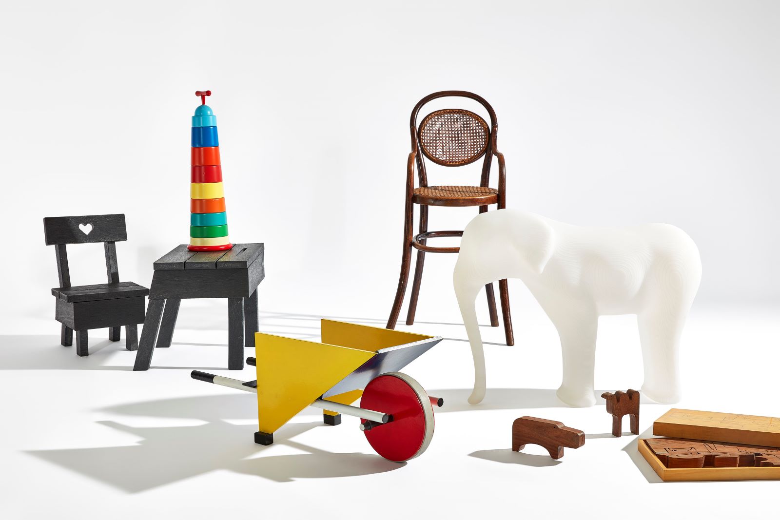 From Thonet to Dutch Design, the new exhibition at the Stedelijk Museum