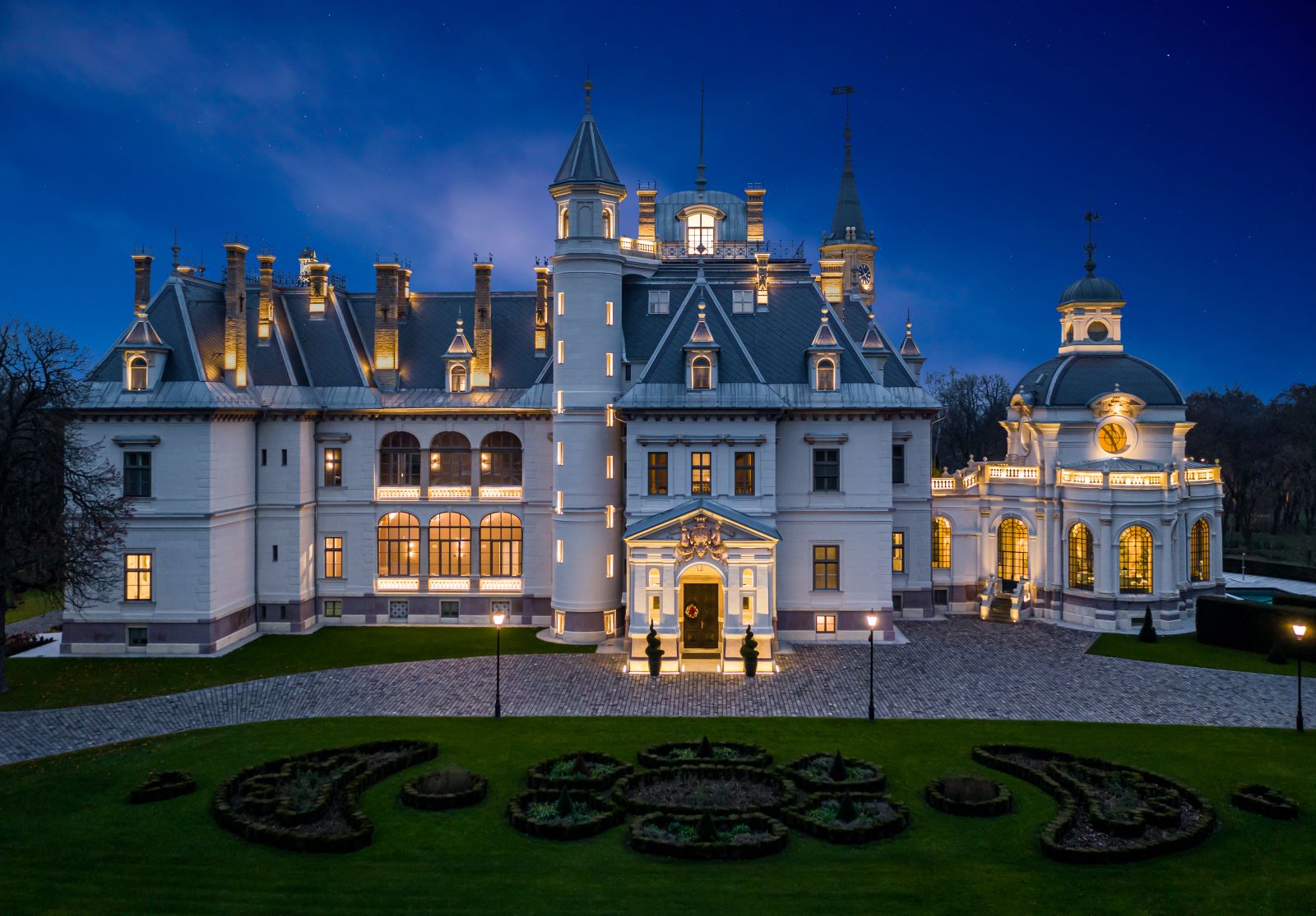 L L Luce Light Magical Lighting For A Fairytale Castle l-l-luce-light-magical-lighting-for-a-fairytale-castle