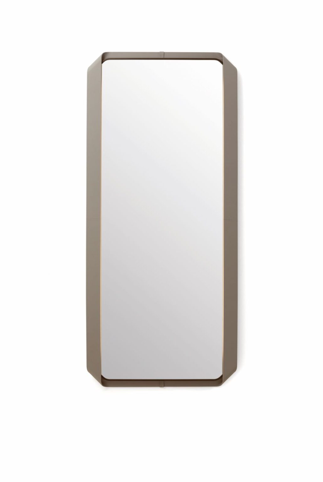 Giorgetti, the Shirley mirror furnishes the private space