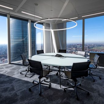 Come sono gli interni della torre Pwc a Milano