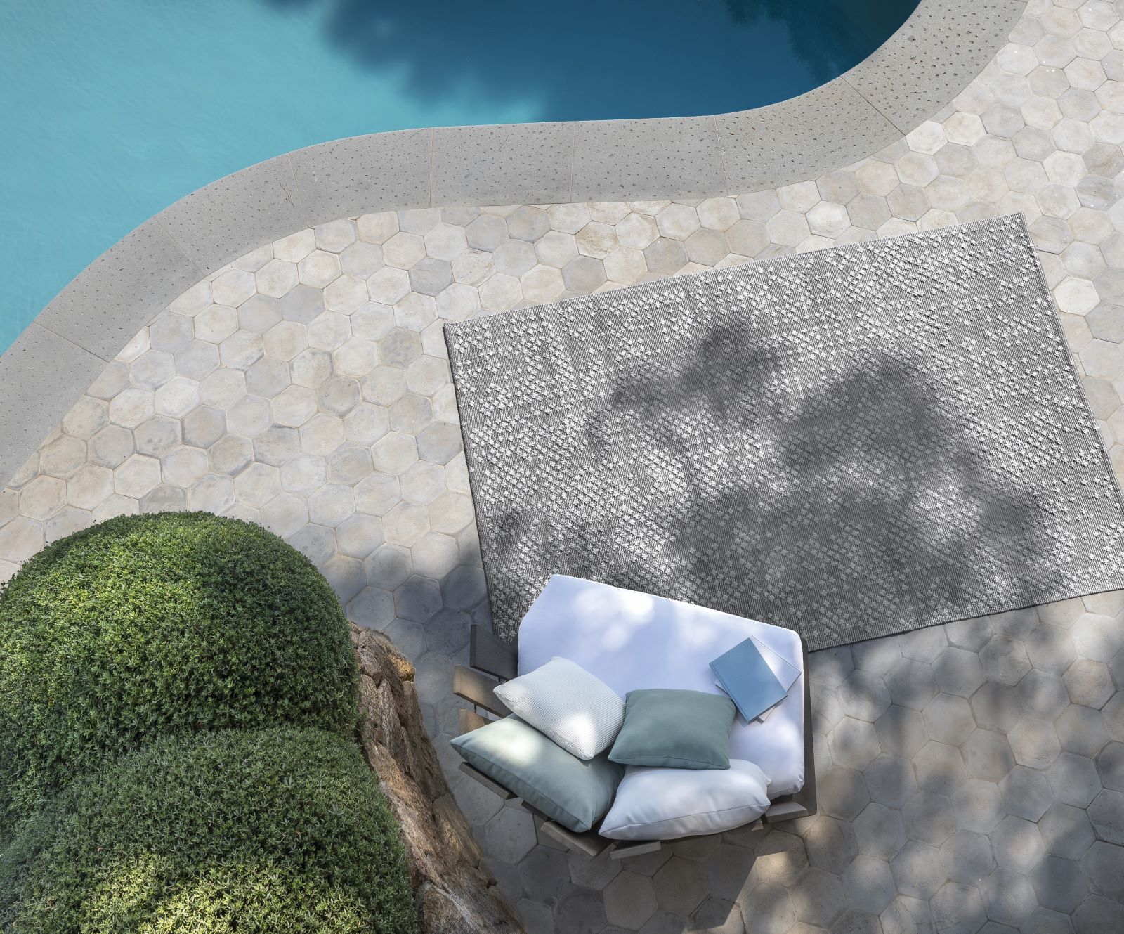 Nodi, Paola Navone’s outdoor rugs for Ethimo