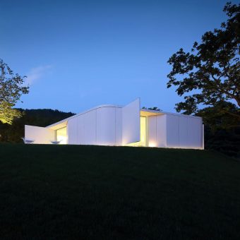 Villa Pinwheel, JM Architecture designs a vacation home on Lake Maggiore