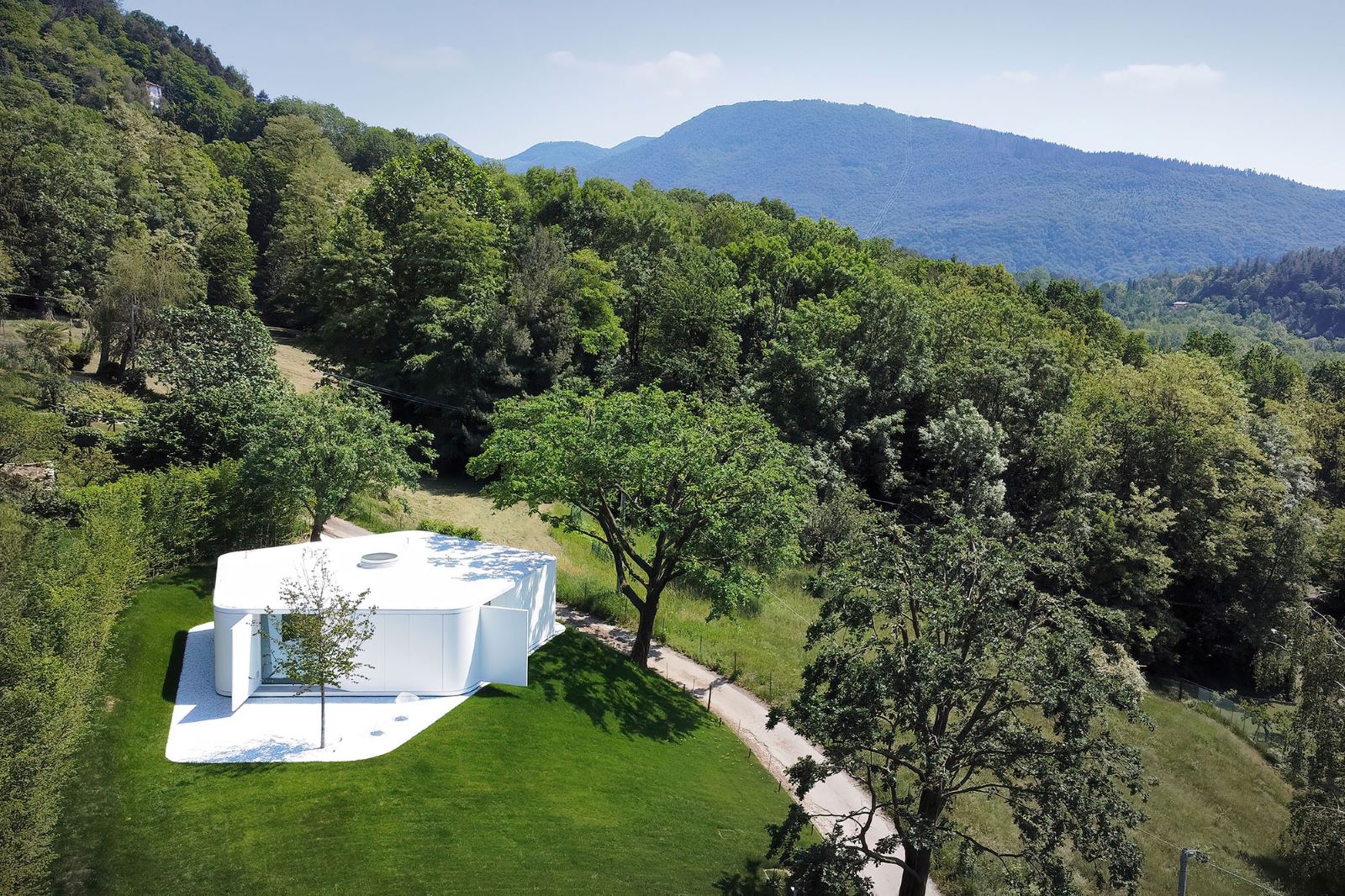 Villa Pinwheel, JM Architecture designs a vacation home on Lake Maggiore